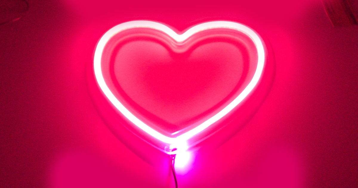 The Neonic Pink Heart - Dresscode Egypt